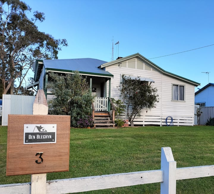 "Den Blechyn" - Walpole