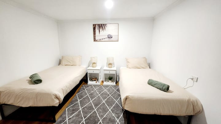 Cozy Coastal Style Retreat - Dandenong