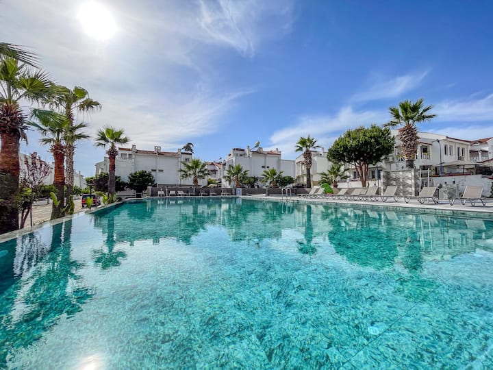 Villa Close To Beach By The Swimming Pool - Kuşadası
