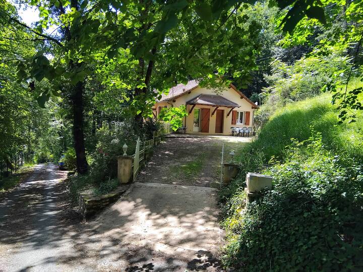 Gîte Au Calme De La Forêt, Confortable & Climatisé - Montignac