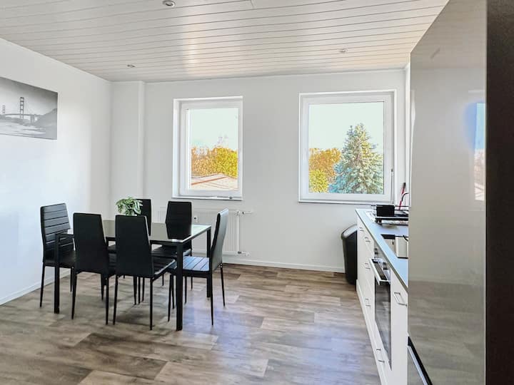 Zentrales, Renoviertes Apartment - Oberhausen
