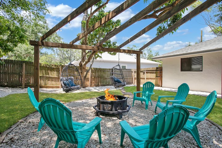 8 Beds - 4 Bedrooms - 2 Cars Indoors Garage - Anna Maria Island, FL