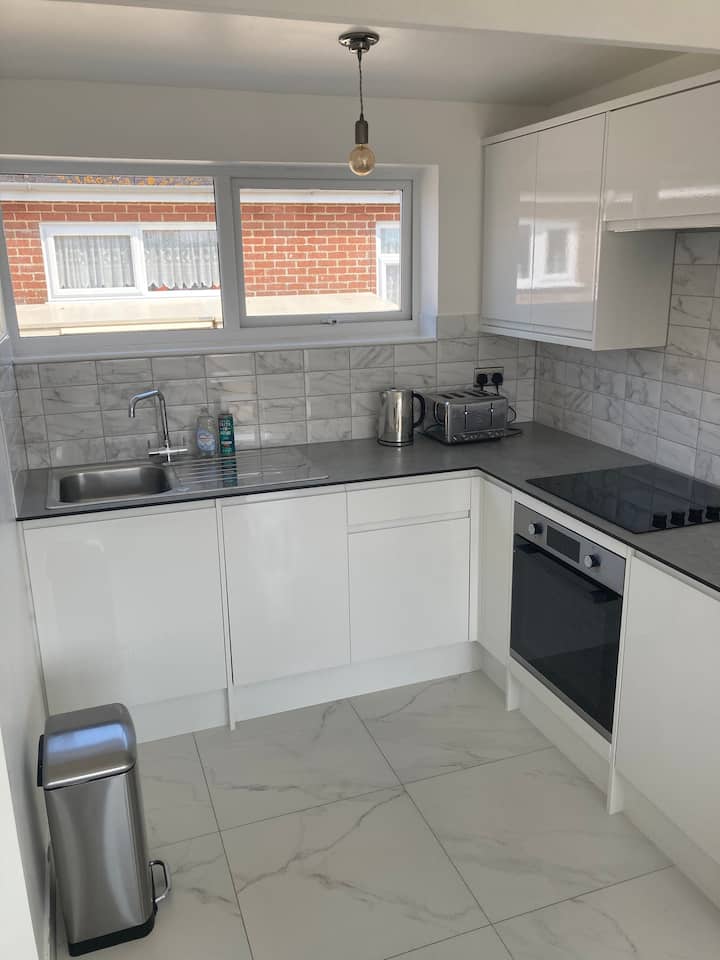 2 Bedroom Chalet Romney Sands - Dymchurch
