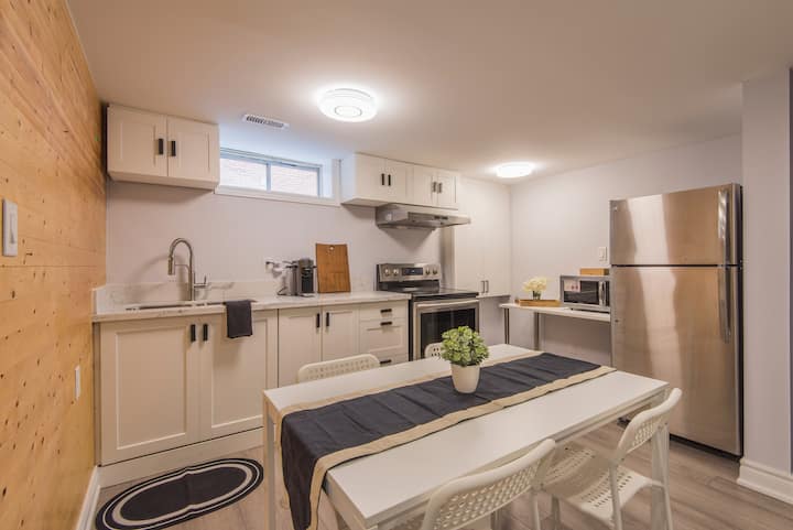 Stunning 3-bed Duplex. Wifi - Laundry - Parking - Chicopee