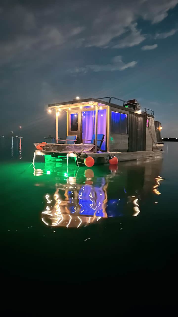 Shanty Pineapple
Key West - Key West, FL