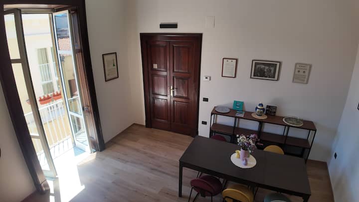 Stanza Grande E Nuova, Bagno In Camera. Centro. - Benevento