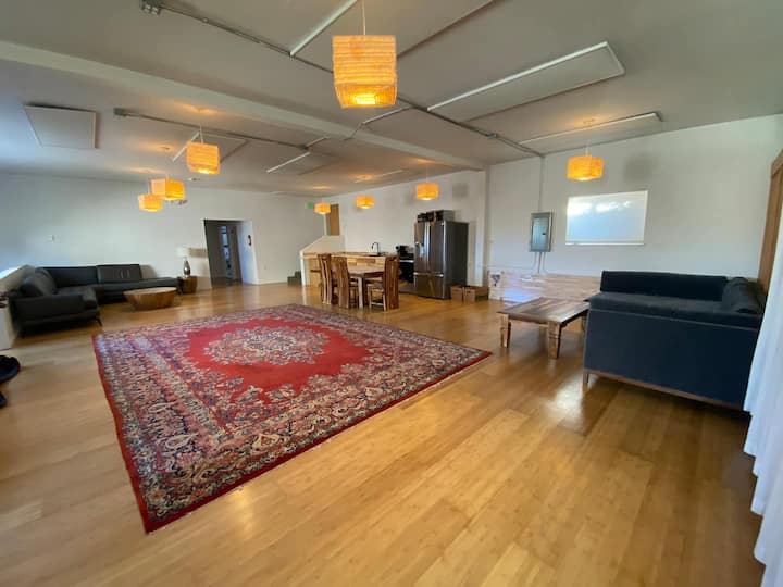Yellow Cedar Lodge  -  Downtown & Spacious! - Bellingham, WA