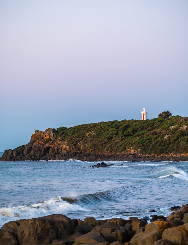 Home And Away At Coles Beach - 데본포트