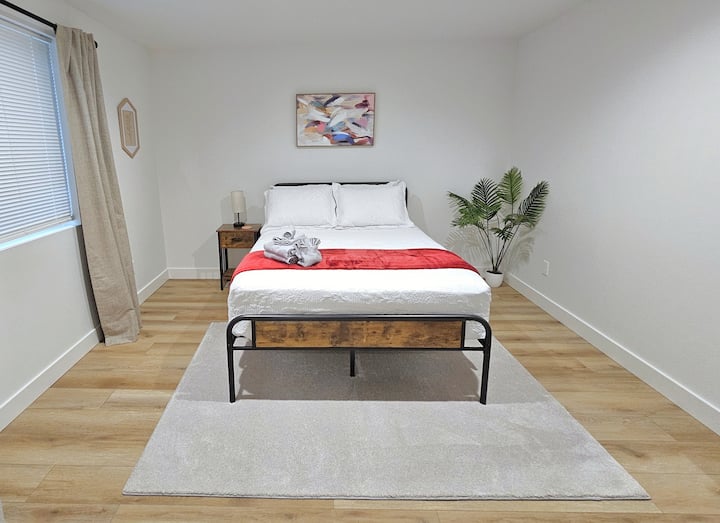 Comfort Room #5 With Shared Bath - Tacoma, WA