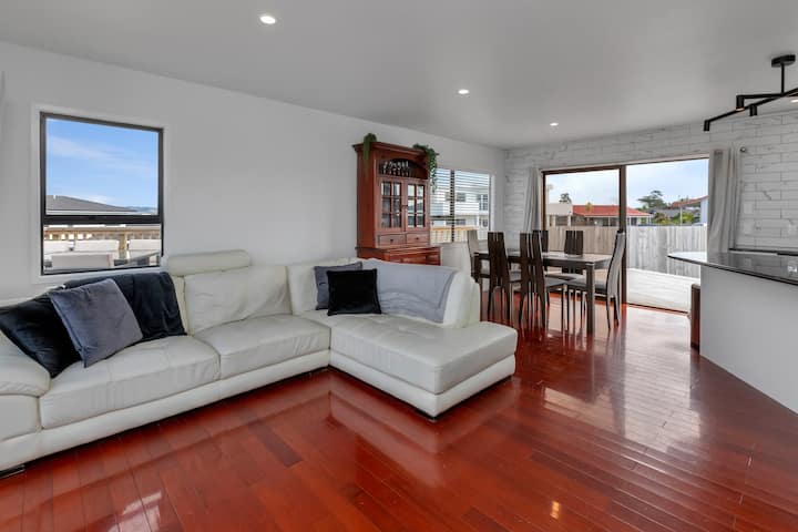 200m To Beach!marina Views,the Ultimate Deck House - One Tree Point