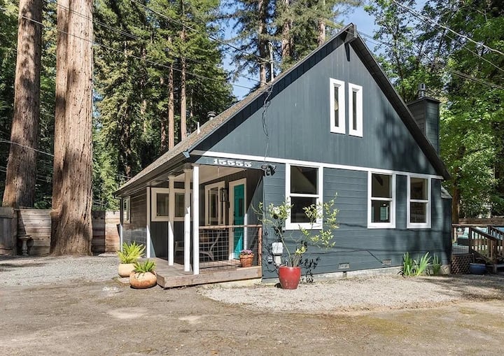 4 Bedroom Creekside Retreat - Guerneville, CA