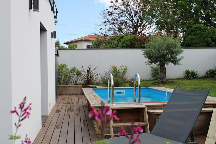 Maison Proche Plages, Au Calme, Piscine Et Parking - Anglet