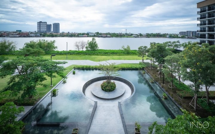 Sky & River Front View Bts Condo - 방콕