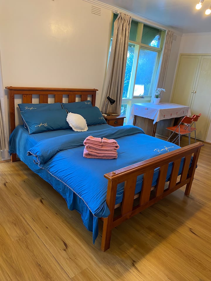 Serenity 2 Haven: Stylish Escape - Forest Hill