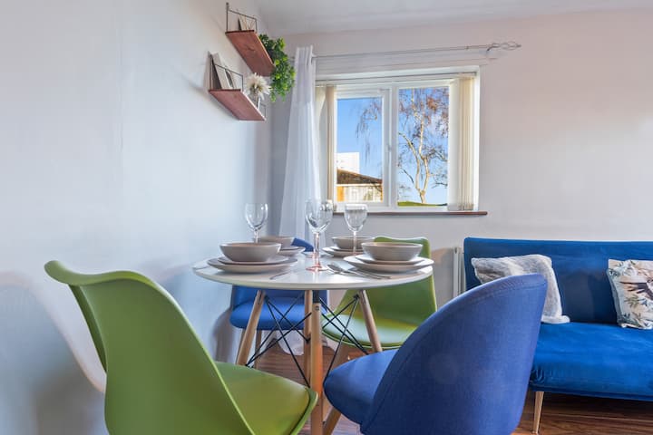 Spacious Clean Flat/sleeps 4/jlr/nec/free Parking - Birmingham