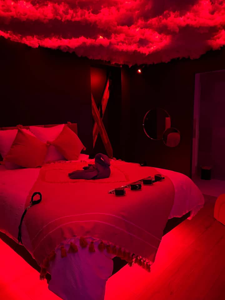 Love Room In Paris - Paris
