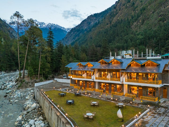 Deluxe Double Room With Balcony - Kasol