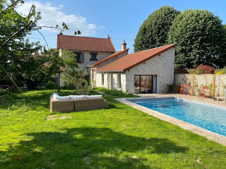 Maison Familiale De Charme Avec Jardin - Château de Thoiry