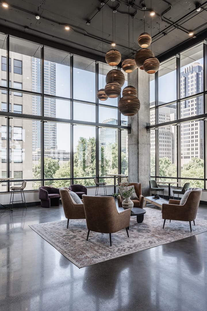 Luxury Downtown Indy Condo W/ Rooftop Pool & Free - Indianapolis