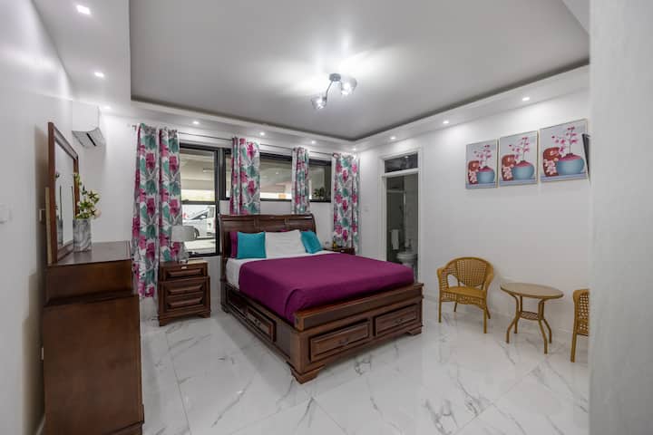 3 Bedrooms | Pool | Balcony | Sleeps 6 Guests - Jamaica