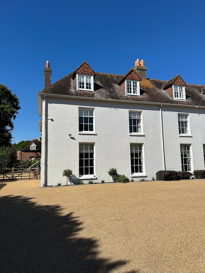 Wing Of Manor House, Nr Goodwood - Chichester