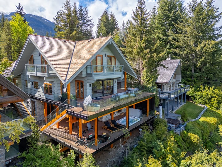 Heron Views | Whistler Village | Stunning Views - Whistler Blackcomb