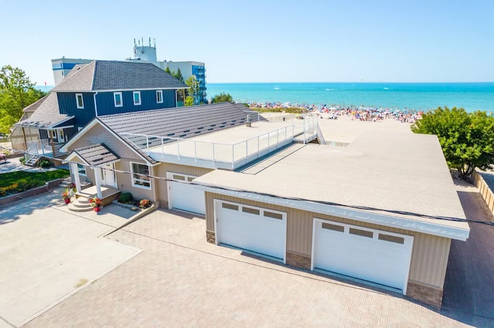Shoreline Palace -Beachfront, Swim Spa, Games Room - Grand Bend