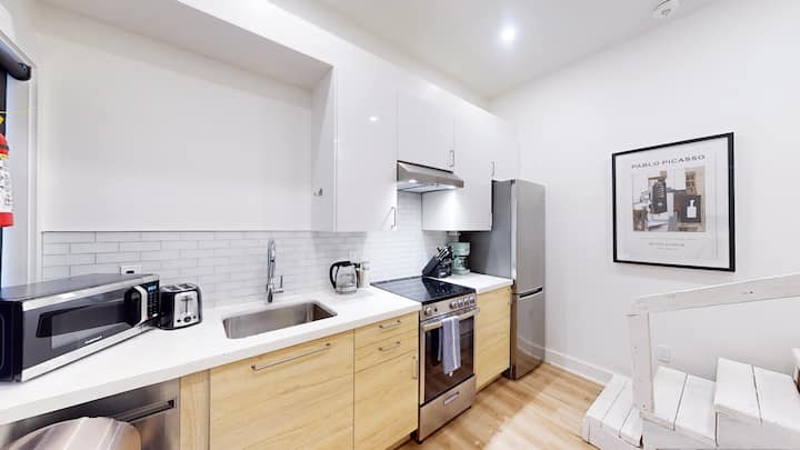 Studio Apartment Near The Subway [No Cleaning Fee] - Toronto