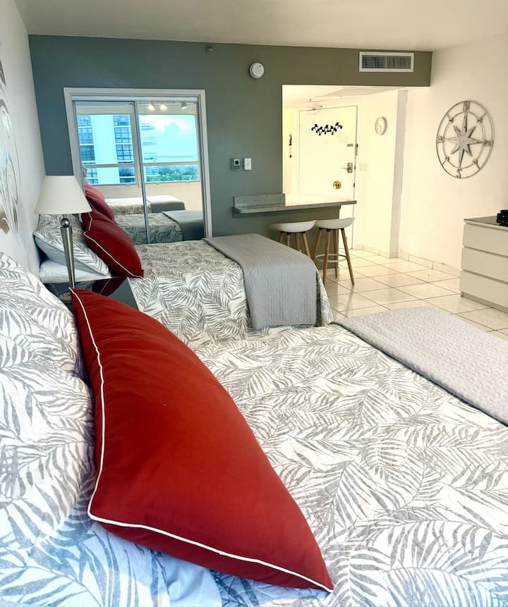 Studio By The Sea - Miami Beach, FL