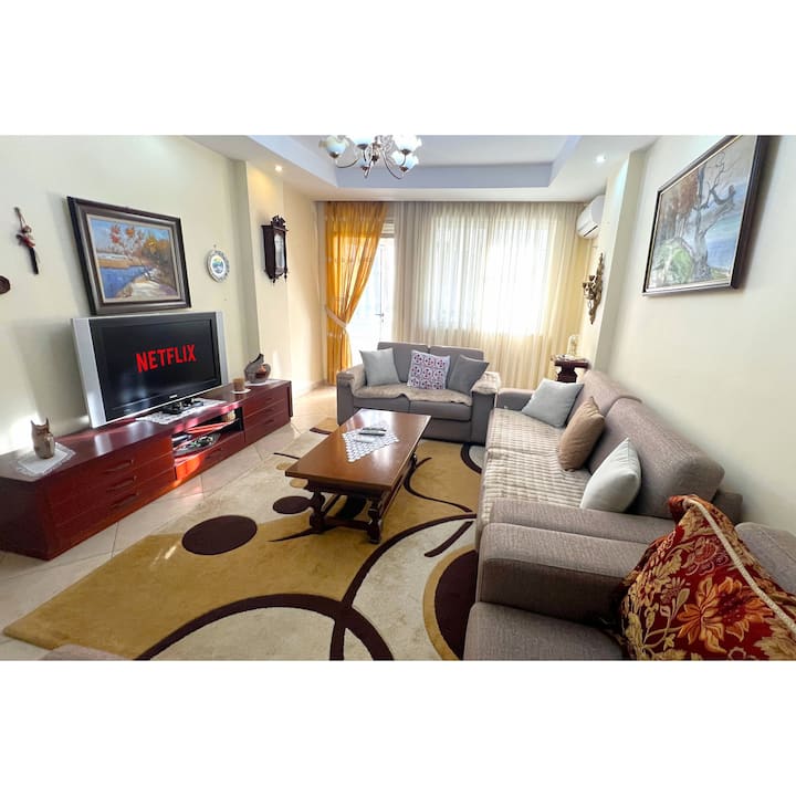 Tranquil Lake Oasis Tirana Balcony Beauty - Tirana