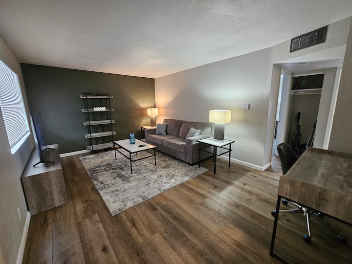 Easy-going Long Term Stay 1719 C2 - Independence, MO