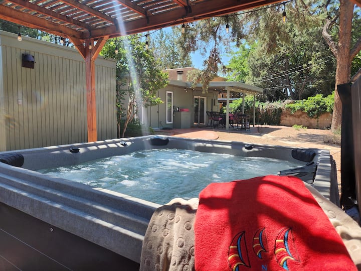 Whimsy Woods Hideaway Hottub And Pets Welcome - Albuquerque, NM