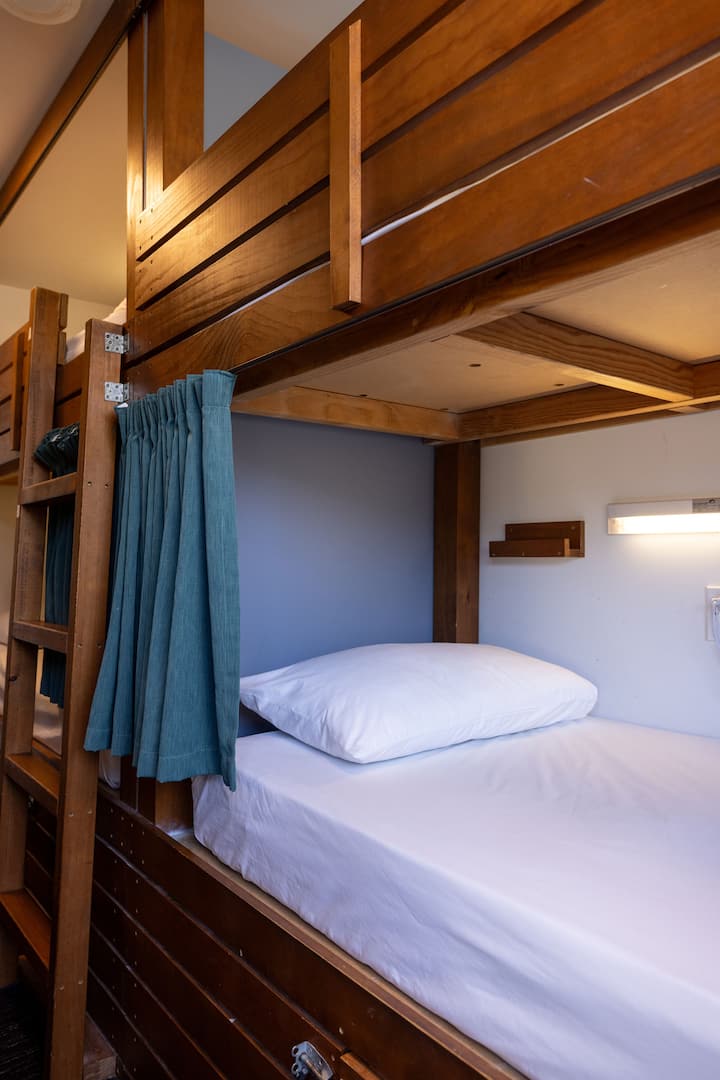 Haka Lodge - Entire 4 Bed Dorm - Russell