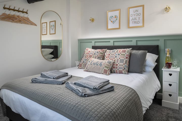 Renovated Welsh Cottage, Log Burner, Dog Friendly. - Dolgellau
