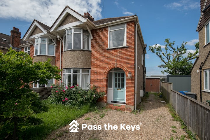 Spacious Home In Windsor With Parking & Garden! - Maidenhead