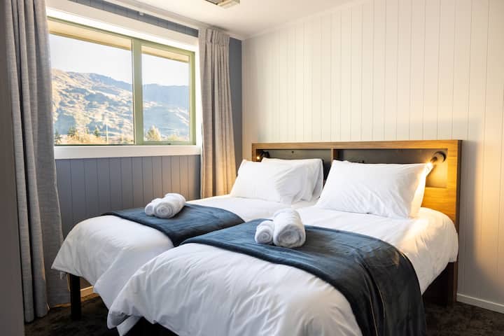 Haka House - Twin Room Ensuite - Wanaka