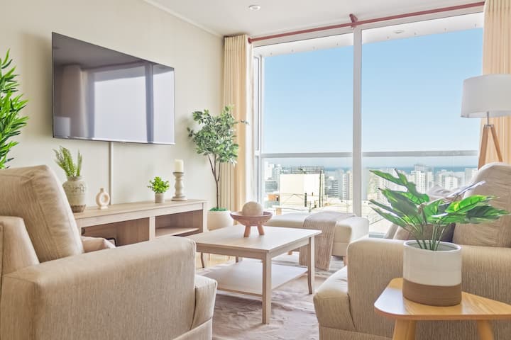 4 Br | 3.5 Ba | Ocean & City Skyline | King Bed - Lima