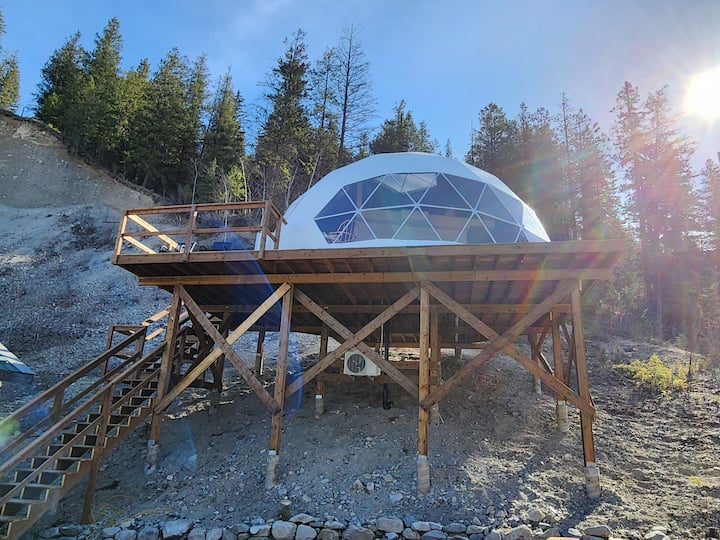 Alpenrose, Dome, Hottubs, King Bed, Mountain Views - Golden
