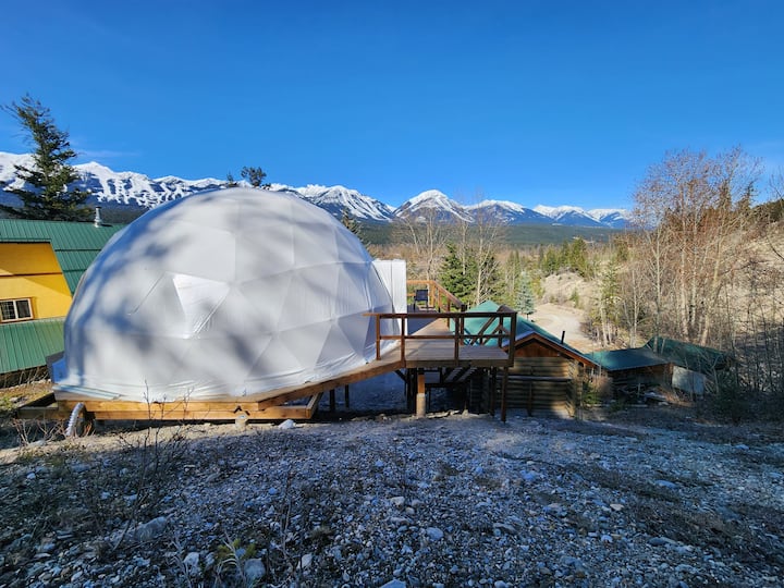 Alpenrose, Dome, Hottubs, King Bed, Mountain Views - Golden
