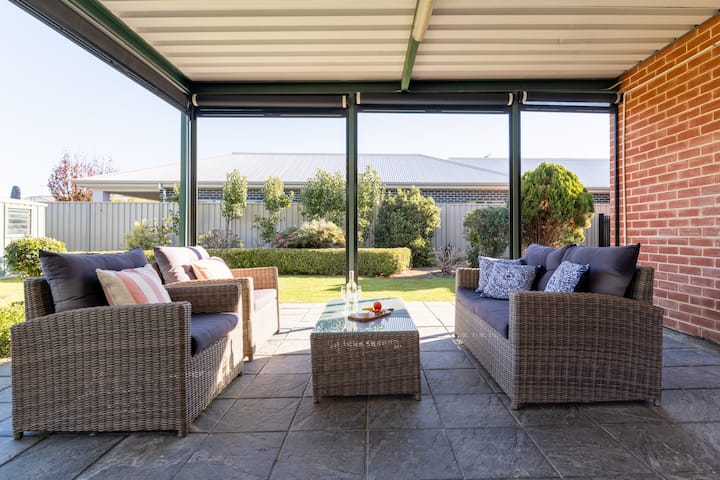 The Palm House Great Family Getaway Near Glenelg - Glenelg