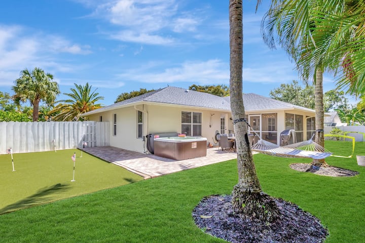Hottub! Mini Golf! Water Access! Pets! 5min Beach! - Palm Beach Gardens, FL