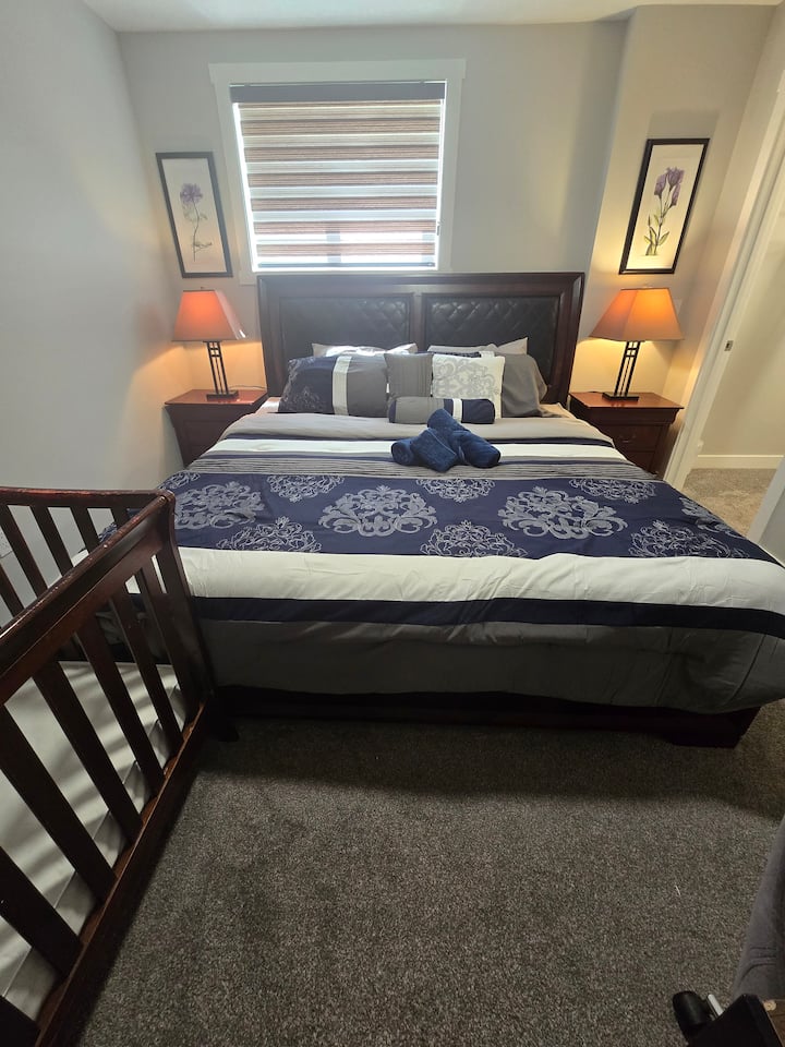 Tranquil 2-bed Basement Home - Calgary
