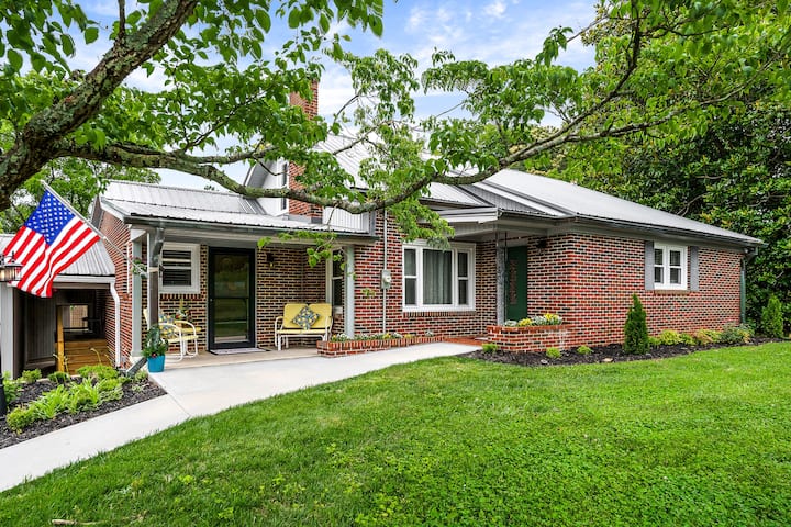 The Magnolia House - Cookeville, TN