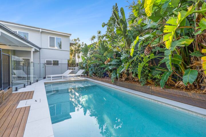 Bridgeport Pet-friendly Pool Getaway - Redcliffe