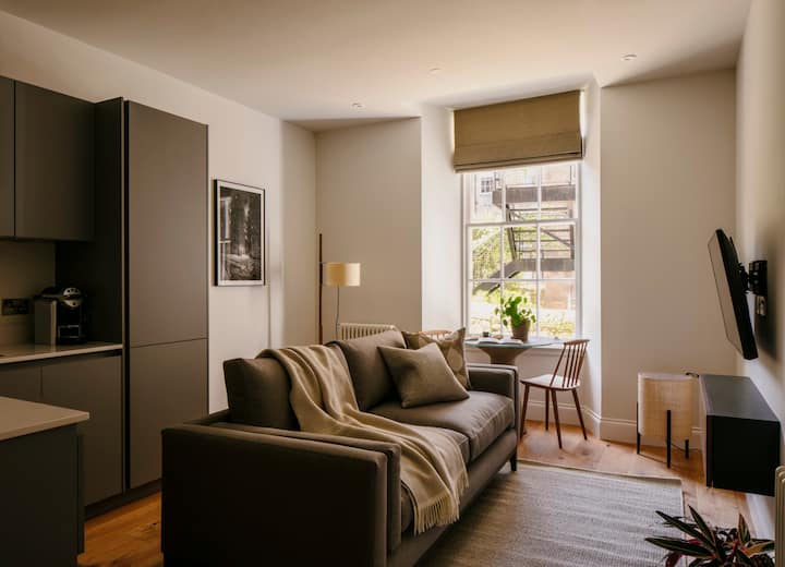 33 Castle Terrace - One Bedroom - Edinburgh