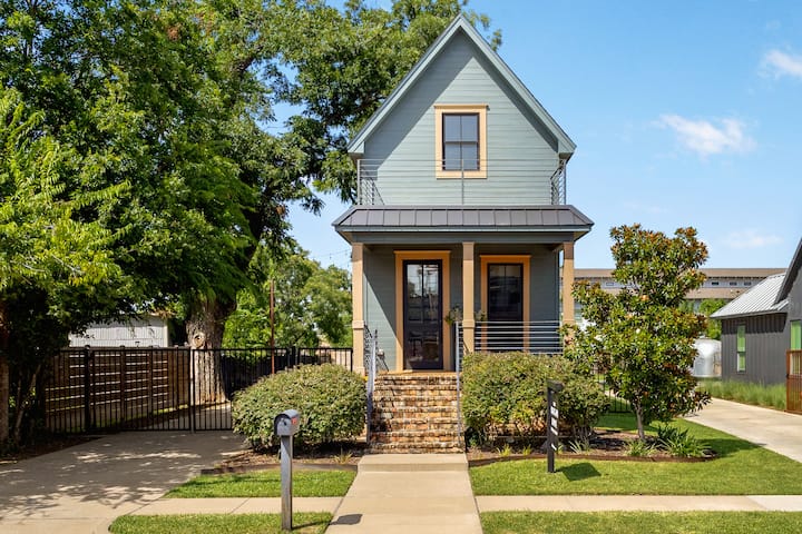 Shotgun House From Fixer Upper | Steps To Silos/bu - Waco, TX