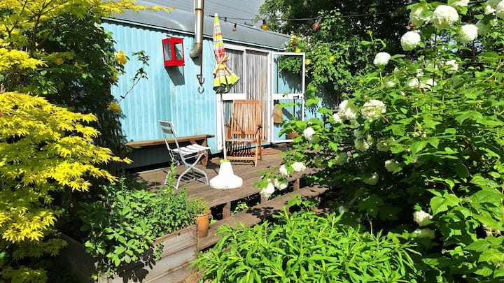 Jewel In Urban Garden;  Shepherdess Hut+shower Hut - Berlin