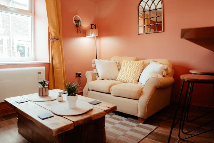Dale Cottage, King Bed, 4 X Guests. Central Buxton - Buxton