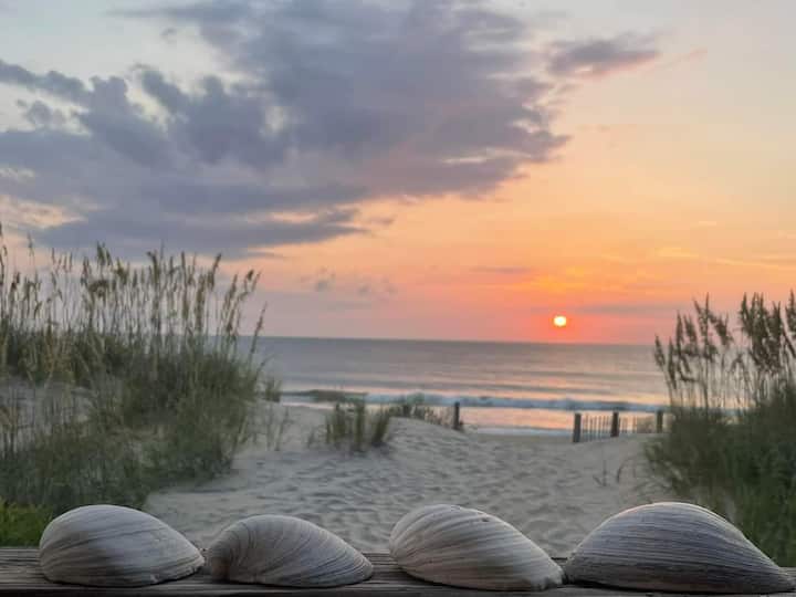 Beach Retreat - Oceanfront 2 Bdrm, 1 Bath - Kitty Hawk, NC