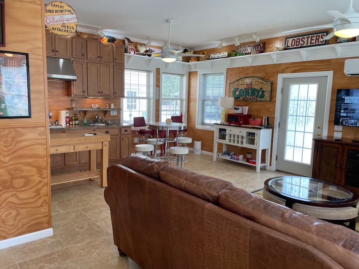 The Guesthouse
Relaxing Farmhouse
Newly Updated! - Delaware